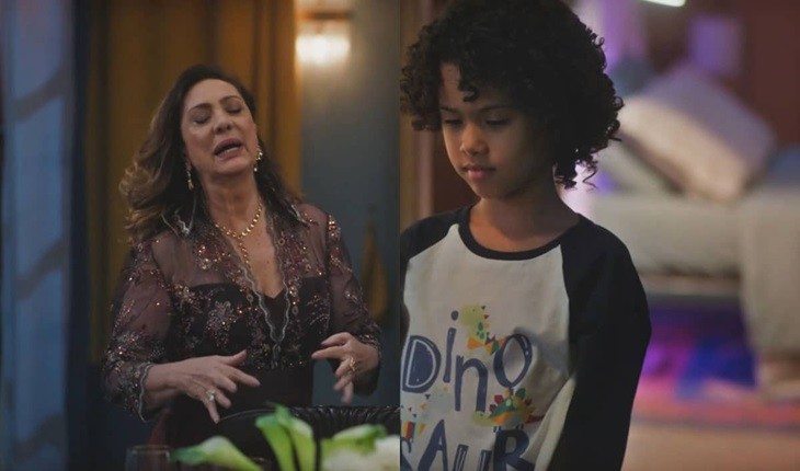 Em Terra e Paixão, Agatha arma plano maléfico contra Aline e sequestra João