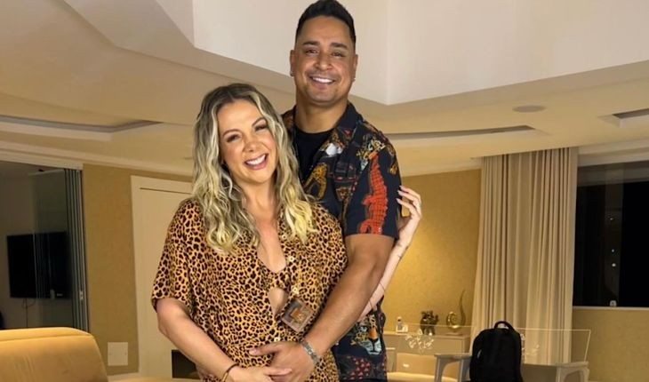 Xanddy e Carla Perez fazem chá revelação em cima do trio elétrico e ...