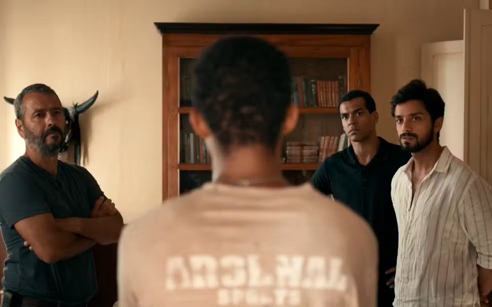 Bentinho convence Venâncio a pedirem a partilha das terras de José ...